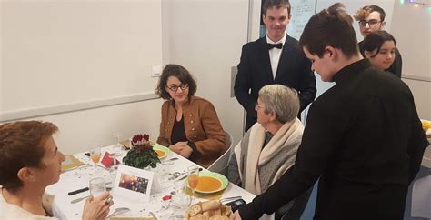Azay le Rideau les élèves du collège Balzac ont servi le repas de Noël