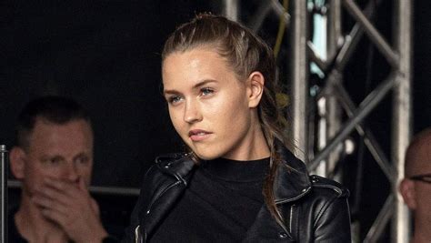 Laura M Ller Verklagt Wegen Nackt Fotos Intouch Weltweitestars
