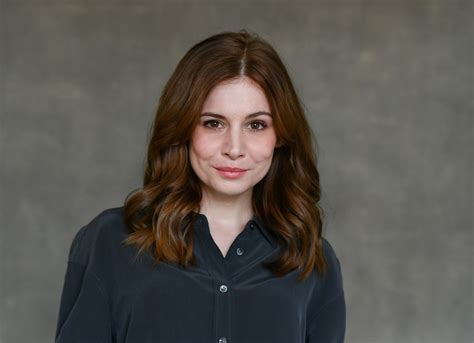Josefine Preuß im TV HIER ist Schauspielerin im Fernsehen zu sehen