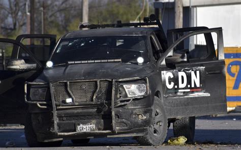 Un convoy de camionetas blindadas mata a seis policías en el norte de