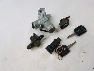 Neiman kit complet barillet serrure clé occasion Nissan MICRA