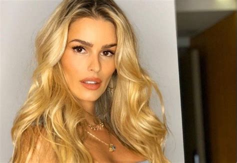 SBT TV Yasmin Brunet surge deslumbrante em foto de biquíni e arranca