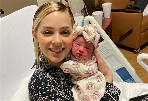 Bienvenida al nuevo Nuevo León Samuel y Mariana presentan a su bebita