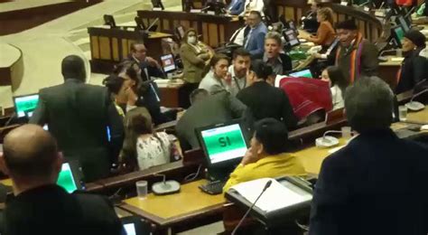 Ecuador Chequea On Twitter Urgente L Poco Dur La Calma En El Pleno