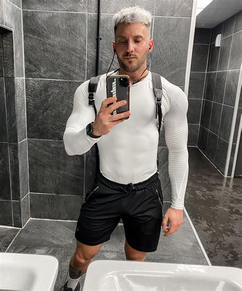 TW Pornstars Shane Crommer Twitter Who Likes Compression Wear