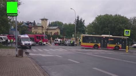 Wypadek w al Wilanowskiej Straż wycinała poszkodowaną TVN Warszawa