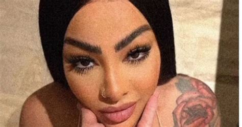 Yailin Aparece En Bikini Arrodillada Frente Tekashi 6ix9ine Y Los