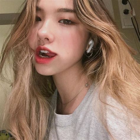 A Imagem Pode Conter 1 Pessoa A Sorrir Selfie E Closeup Mode Ulzzang