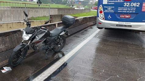 Motociclista fica em estado grave após acidente no Trevo da Bosch CBN