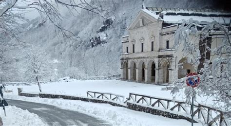 Neve Sulle Strade Mezzi E Uomini In Azione In Ciociaria Per Garantire