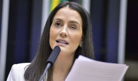 Deputada federal Amália Barros morre aos 39 anos após complicações em