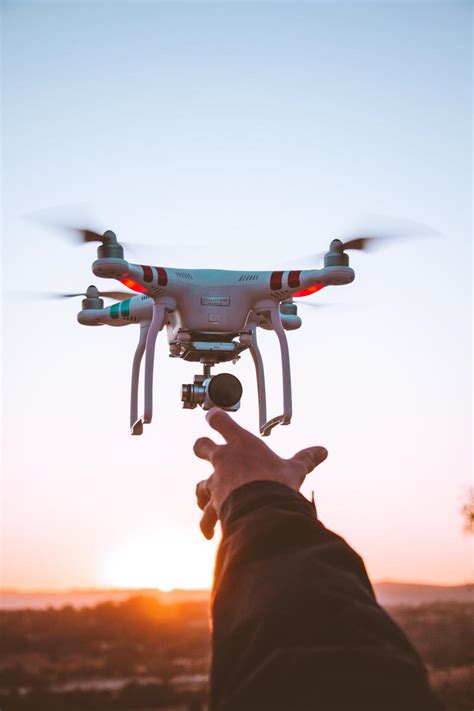 Kto może latać dronem Przewodnik dla początkujących entuzjastów dronów
