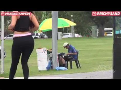 Montrer Son Cul Devants Les Inconnue Youtube