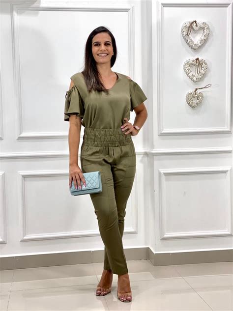 Conjunto Feminino Alfaiataria Elástico Na Cintura E Abertura Na