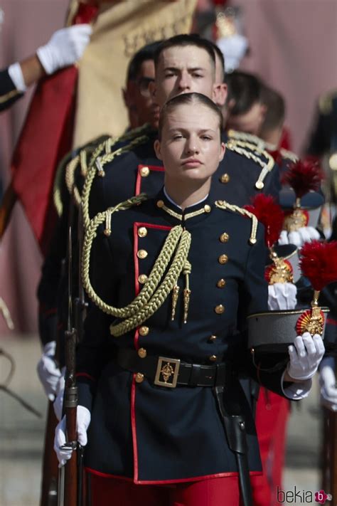 La Princesa Leonor En Su Jura De Bandera Jura De Bandera De La