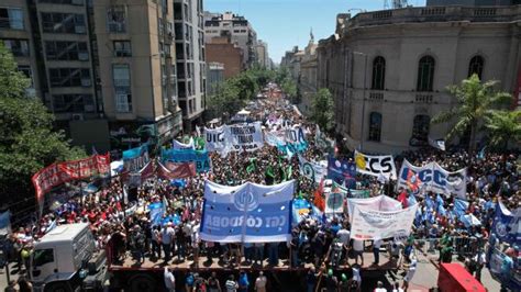 Milhares De Argentinos Manifestam Se Contra Medidas De Milei MMO