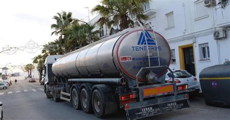 El Ayuntamiento De Vejer Lleva Camiones Cisterna A La Localidad