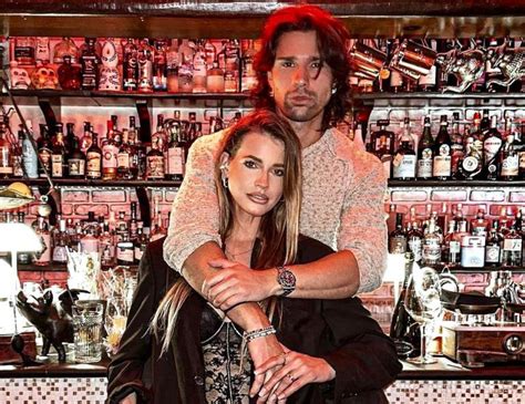 Luca Onestini E Ivana Mrazova Insieme A Roma Il Dettaglio Che Non