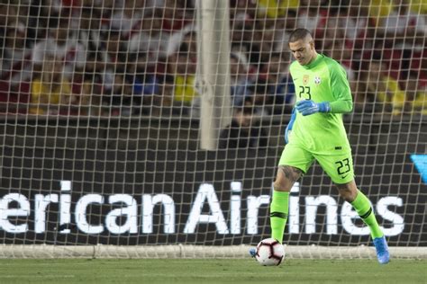 Alisson é cortado por lesão e Tite convoca Ederson para Seleção