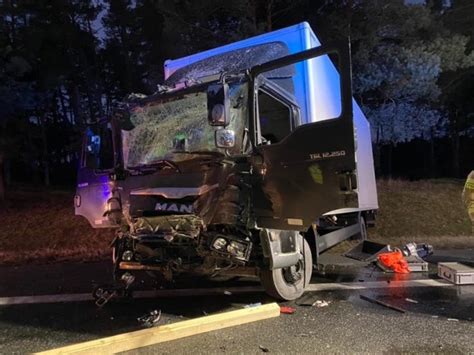 Groźny wypadek na DK 10 w Przyłubiu pod Bydgoszczą Czołowo zderzyły