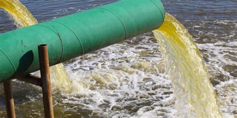 Requisiten explodieren Verfolgen eau usées sauer Briefumschlag Kommandant
