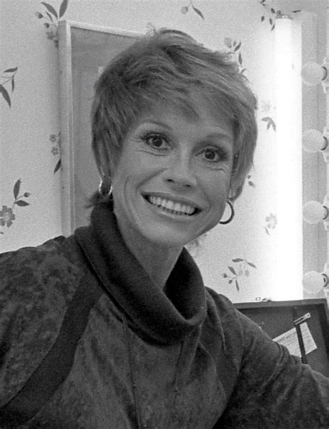 Filemary Tyler Moore Sitting Before Dressing Table 1978 Cropped Wikimedia Commons