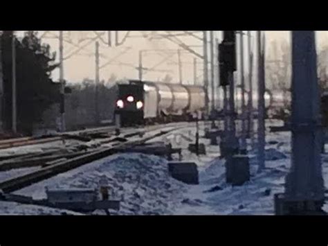 lokomotywa traxx DC3 z cysternami na stacji Wręczyca YouTube