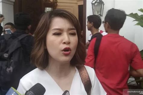 Grace Natalie Datangi Moderator Dan Pendukung Paslon 3 Di Jeda Iklan