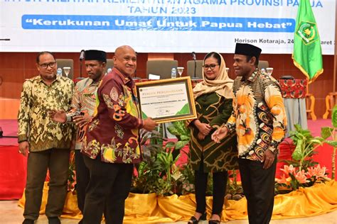 PJ BUPATI SARMI MENGHADIRI RAPAT KERJA KEMENTERIAN AGAMA PROPINSI PAPUA