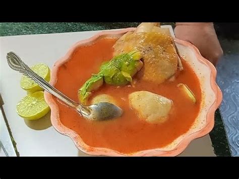 Caldo De Pollo Rojo Con Alb Ndigas De Masa Rellenas De Carne Caldo