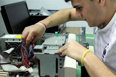 T Cnico En Reparaci N Y Mantenimiento De Pc Escuela Ma Pa Uruguay