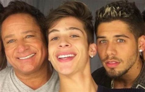 Filho do cantor Leonardo celebra gravidez Deus abençõe Área VIP
