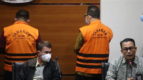 Hakim PN Surabaya Pakai Baju Tahanan KPK Vlix Id