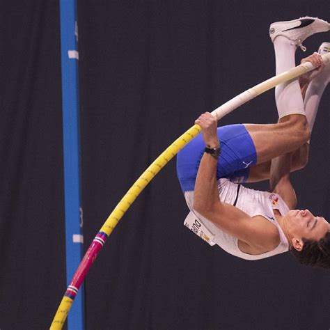 Le Suédois Armand Duplantis bat le record du monde de la perche