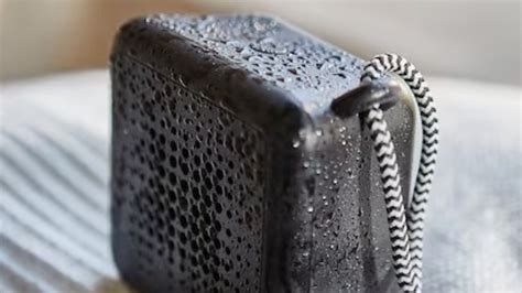 Es perfecto para meter en la ducha el altavoz portátil de Ikea que
