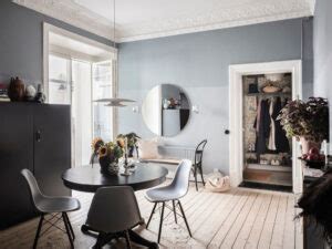 A Dark Green Painted Ceiling In An Art Filled Apartment The Nordroom