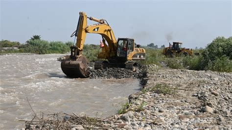 Inician trabajos de limpieza y descolmatación en sector Boza del río
