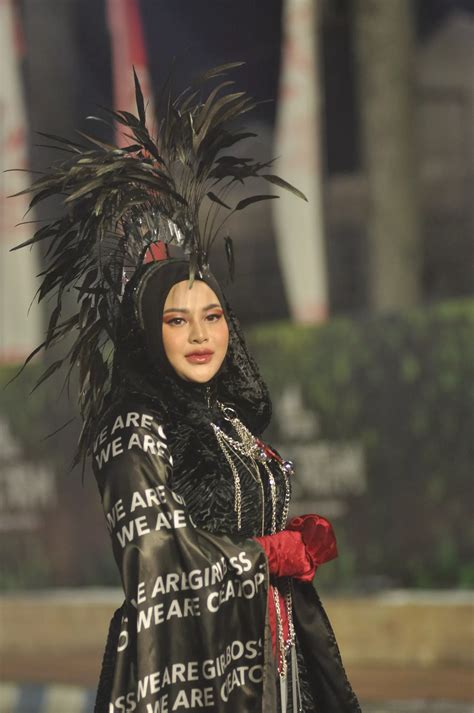 Profil Aurel Hermansyah Selebriti Cantik Tampil Di Jember Fashion