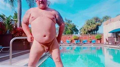 알몸으로 춤추는 벌거벗은 아빠 곰 xHamster