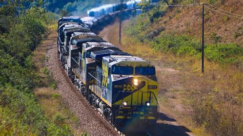 Trem De Carga Geral Gigante E Pesado 5 Locomotivas Subindo Forte