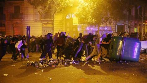 Cuarta Noche De Violentos Disturbios En Barcelona