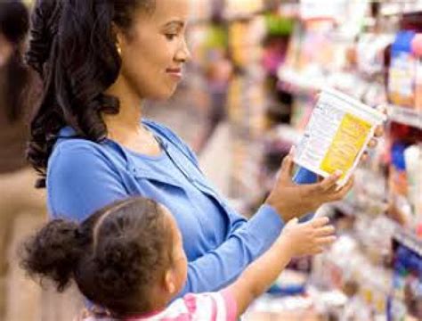 Hal Penting Orang Tua Ajarkan Anak Membaca Label Makanan Kemasan