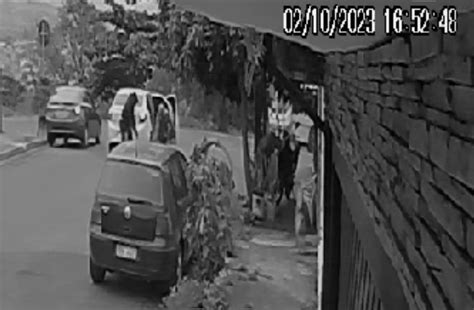 Câmera de segurança flagra momento que homem é executado em Rio Claro
