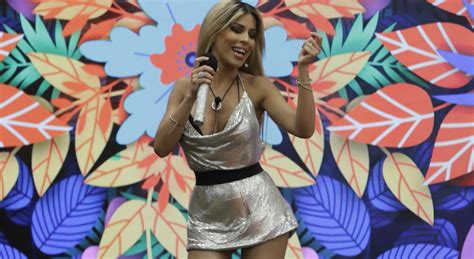 Gfvip Oriana Marzoli Sono Vestita Da Coatta Con La Maglia Di Daniele