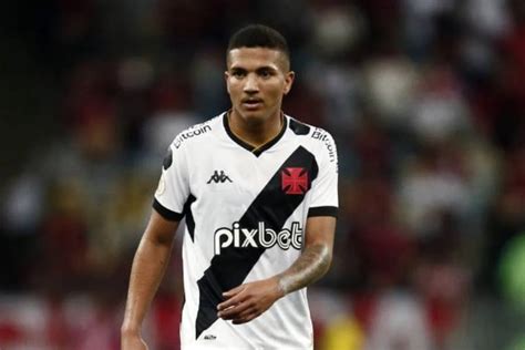 Volante renova o Vasco e relembra origem humilde no Pará Sambafoot BR