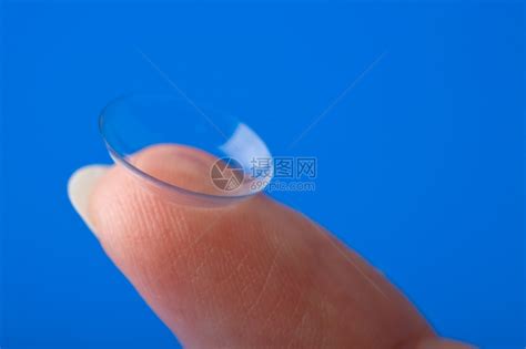 蓝色背景上的隐形透镜高清图片下载 正版图片303881618 摄图网