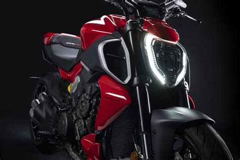 Ducati Diavel V First Look Review Rider Magazine
