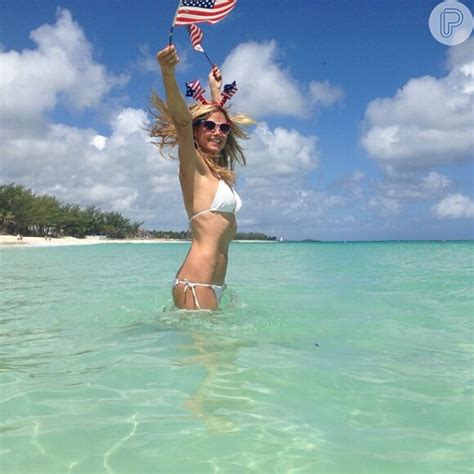 Foto A modelo e atriz alemã Heidi Klum exibe um corpo enxuto aos 41