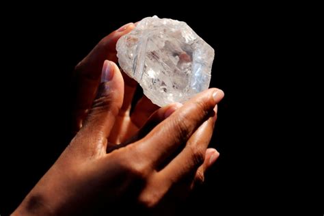 Maior diamante do mundo em estado bruto é vendido por US 53 milhões