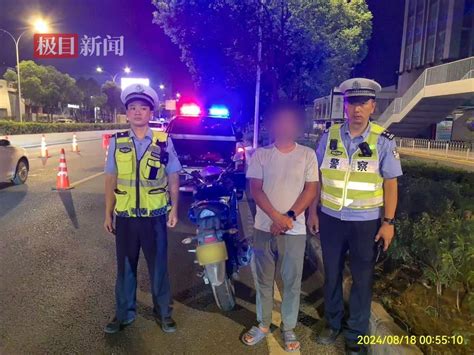 醉酒男子半夜骑着摩托车兜风，被民警当场拿下摩托车醉酒民警新浪新闻